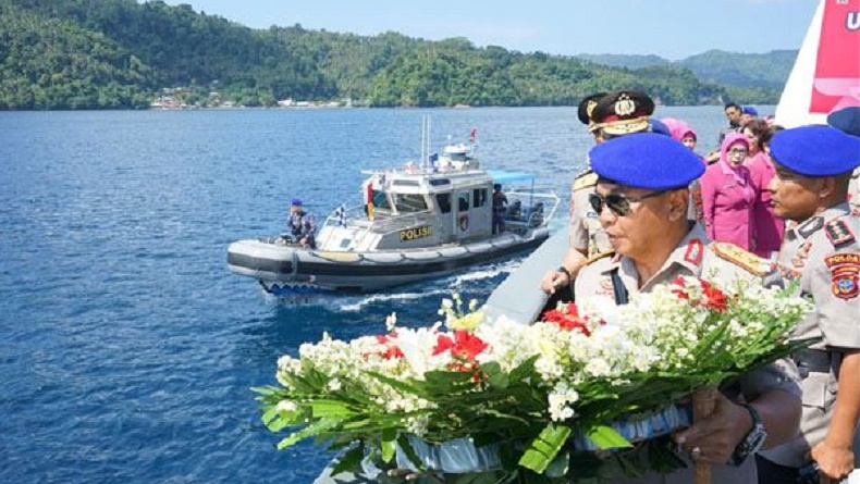 Tradisi Jelang Hari Bhayangkara ke-77, Polda Sulut Ziarah dan Tabur ... Tradisi Jelang Hari Bhayangkara ke-77, Polda Sulut Ziarah dan Tabur ...