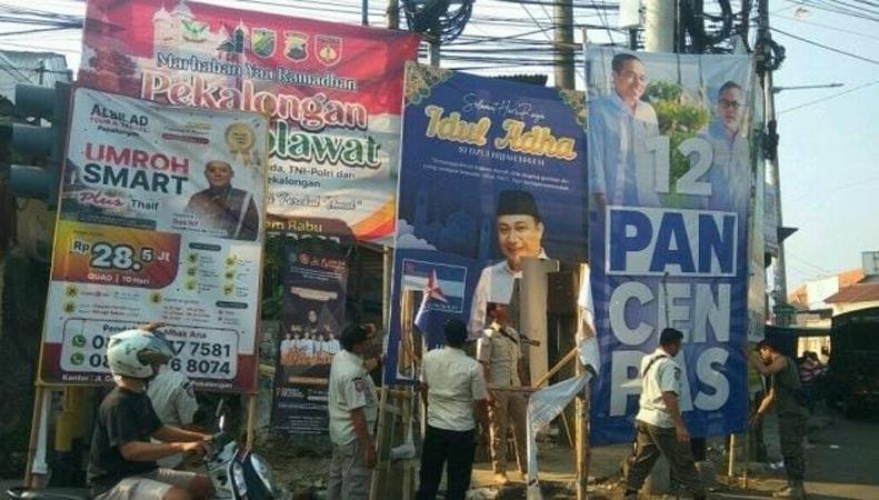 Satpol P3KP Kota Pekalongan Tertibkan Baliho Caleg dan Parpol Tak Berizin