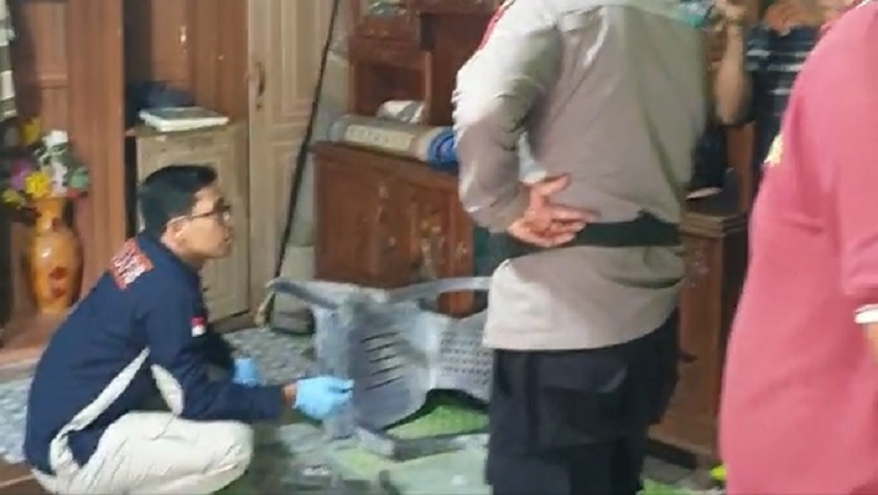 Pertikaian Berdarah Satu Keluarga di OKU, Satu Tewas dengan Parang ... Pertikaian Berdarah Satu Keluarga di OKU, Satu Tewas dengan Parang ...