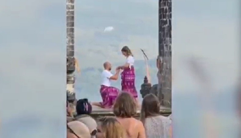 Video Viral Pasangan Bule Ciuman di Pura Lempuyang, Dianggap Nodai Tempat Suci