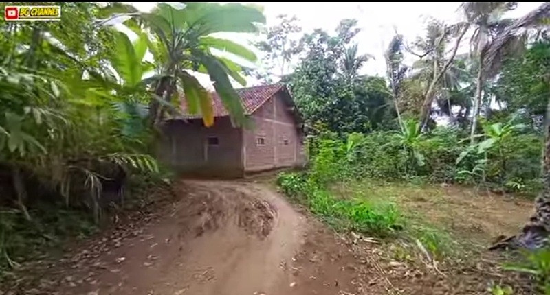 Kampung Unik Di Kebumen Singgah Ke Desa Terpencilnya Bisa Lihat Tapak Tangan Raksasa