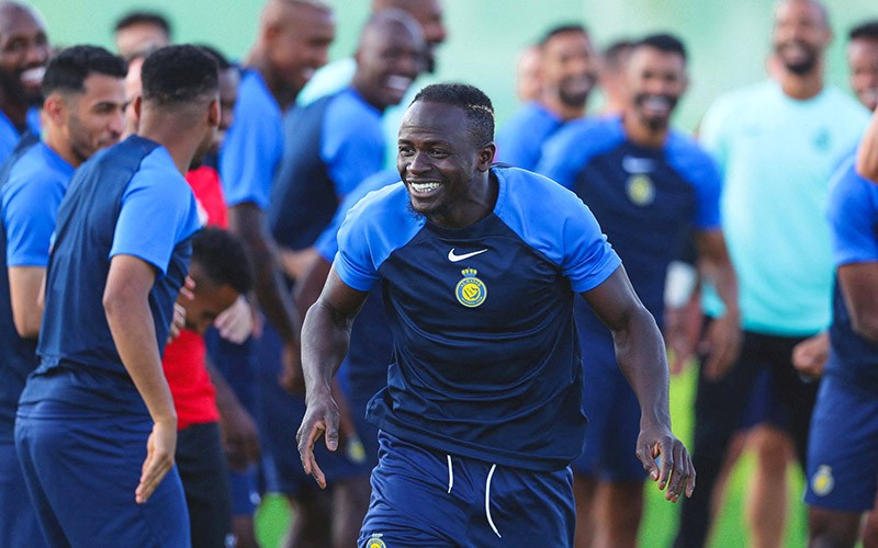 Tawa Lepas Cristiano Ronaldo Sambut Sadio Mane Latihan Perdana bersama ... Tawa Lepas Cristiano Ronaldo Sambut Sadio Mane Latihan Perdana bersama ...