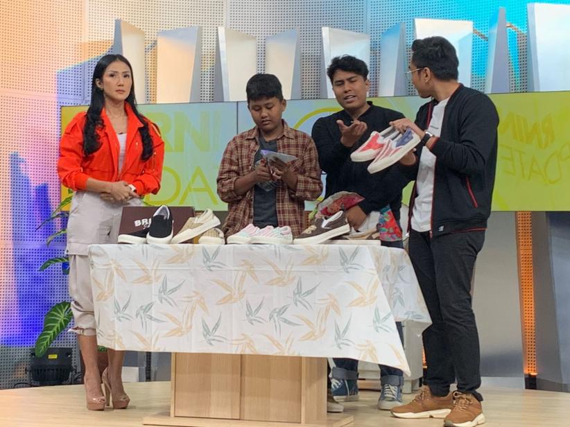 Kisah Kakak Beradik asal Bogor Bikin Sepatu dari Limbah, Hasilnya ...