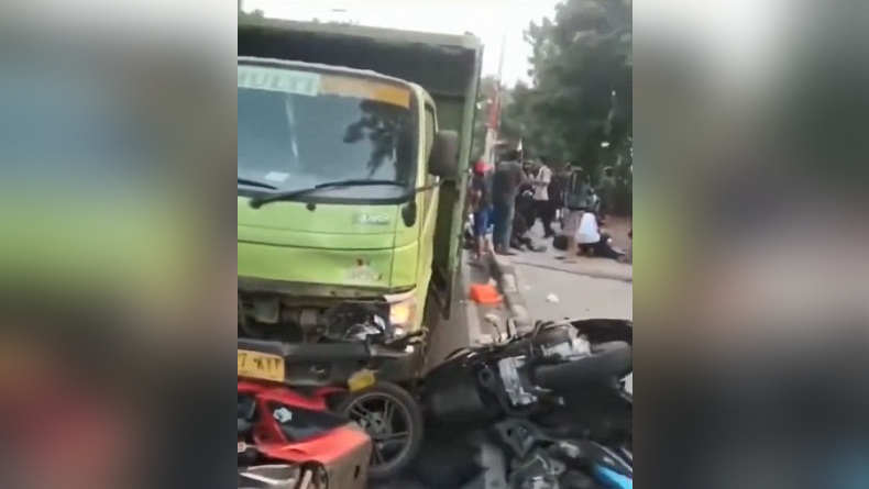 7 Fakta Motor Lawan Arah Tertabrak Truk di Lenteng Agung, Nomor 3 Menjengkelkan