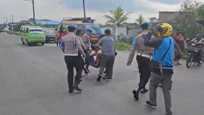Bentrokan 2 Okp Di Medan Pria Ini Menangis Sambil Meronta Saat