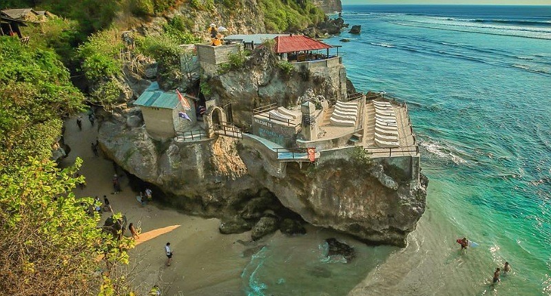 Liburan ke Uluwatu Bali, Wajib Singgah ke Pantai Suluban hingga Menikmati Sunrise Pura Luhur