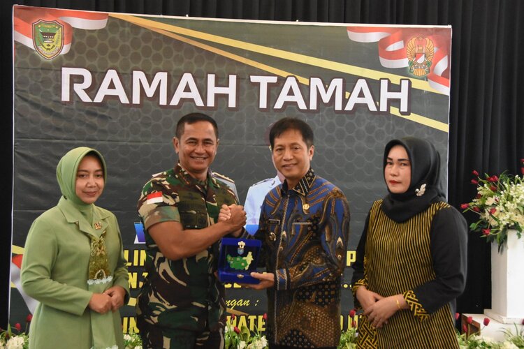 Pj Bupati Barito Utara Gelar Ramah Tamah Bersama Pangdam XII Tanjung Pura Pj Bupati Barito Utara Gelar Ramah Tamah Bersama Pangdam XII Tanjung Pura