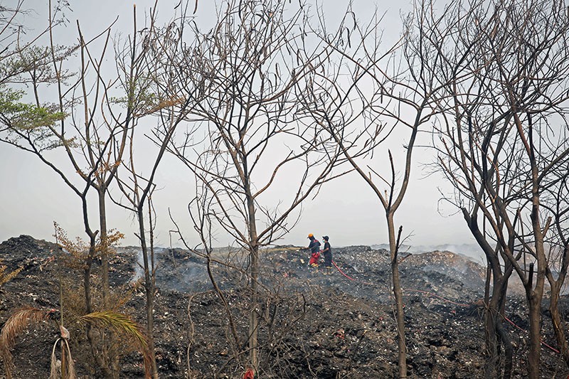 Kebakaran TPA Rawa Rawa Kucing Mulai Padam Setelah 3 Hari Dilalap Api