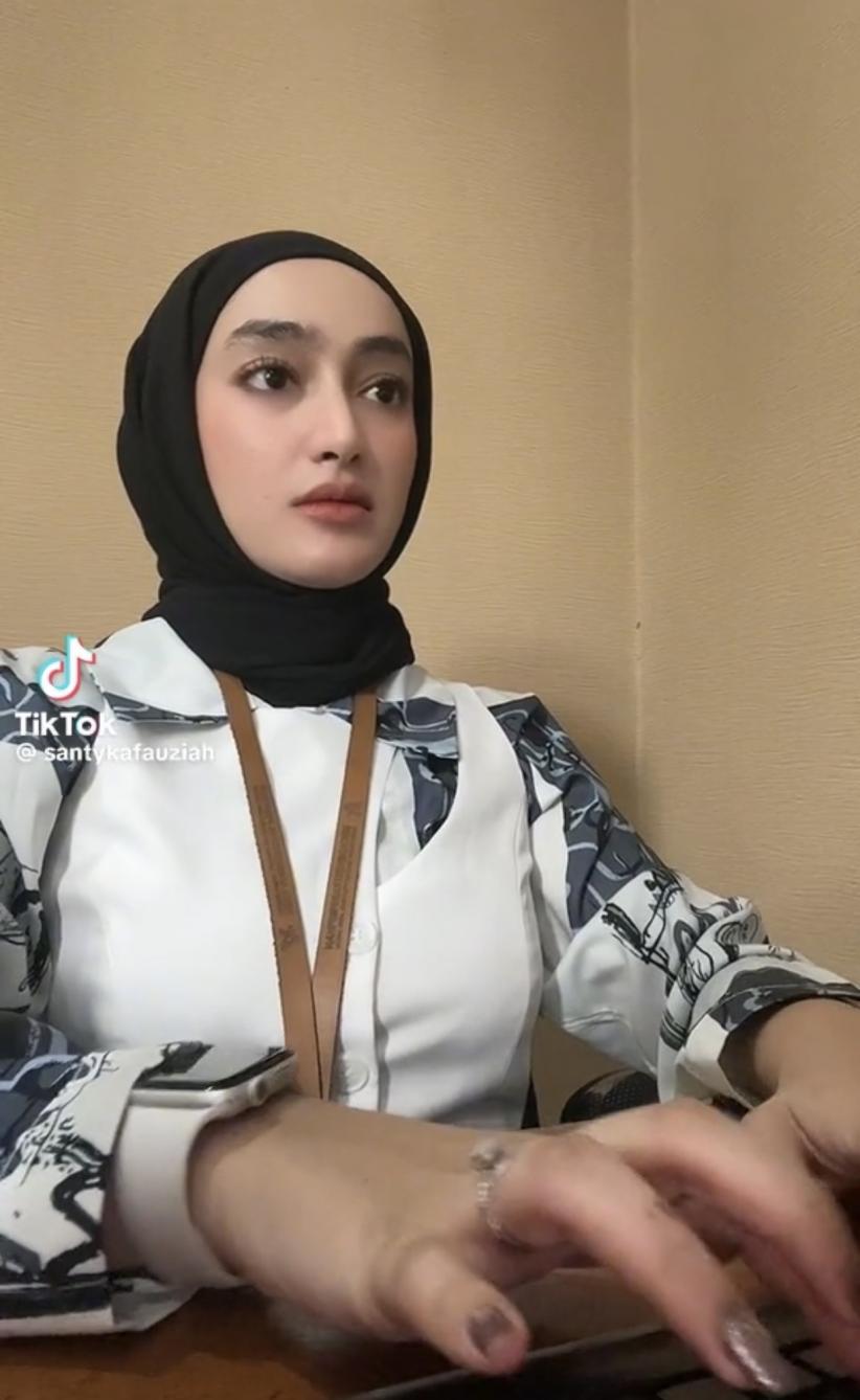 6 Potret Cantik Santyka Fauziah, Perempuan Arab Digosipkan Dekat dengan ...