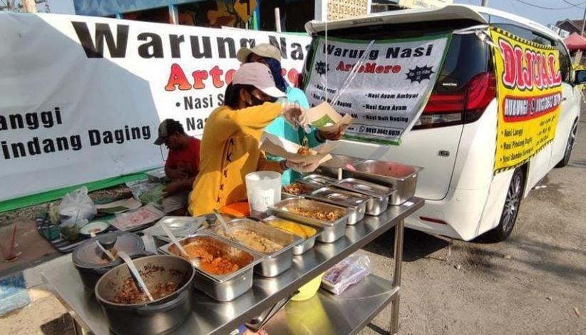 Viral Mobil Alphard Dipakai Jualan Nasi Langgi di Pinggir Jalan ...