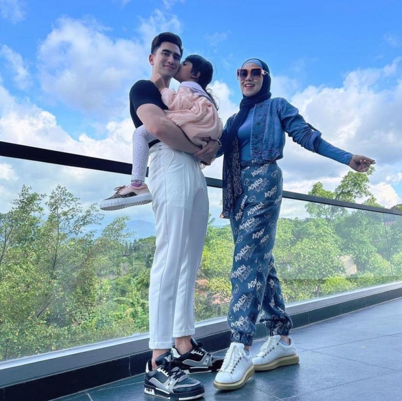 Wow 5 Artis Punya Rumah Mewah Miliaran saat Muda, Siapa Saja?