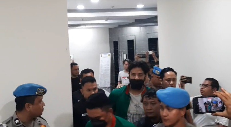 Begini Penampakan Ammar Zoni usai Jadi Tersangka, Tertunduk Lesu Rambut ...