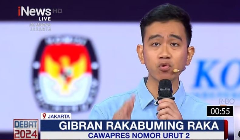 Momen Prabowo Dibisiki Gibran lalu Salami Anies dan Cak Imin di Arena Debat Cawapres