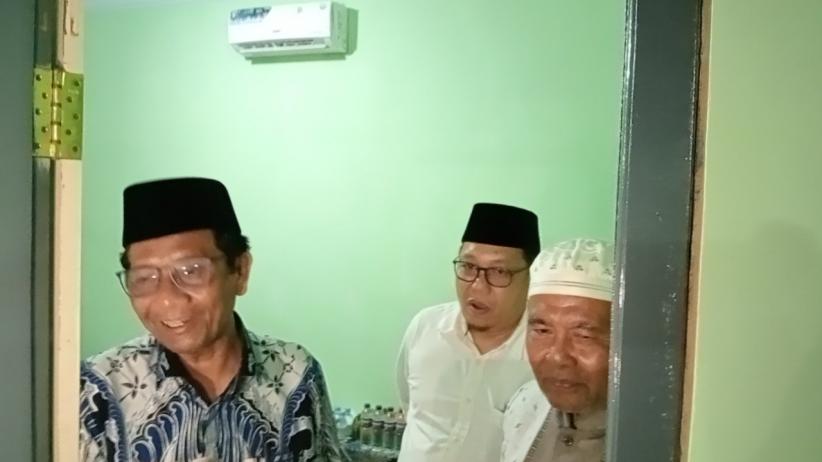 Akhiri Kunjungan Di Jatim Mahfud Md Nginap Di Ponpes Nurul Qarnain