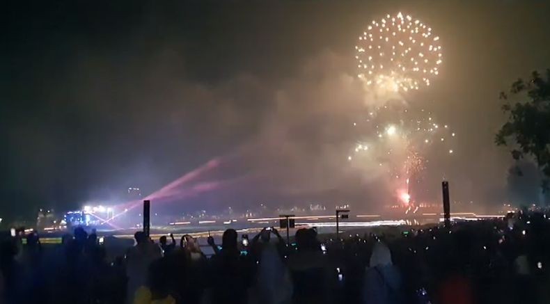 Meriahnya Pesta Kembang Api Malam Tahun Baru 2024 di TMII