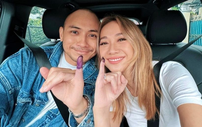 Potret BCL Pertama Kali Nyoblos Bareng Suami, Serasi Pakai Kaos Putih