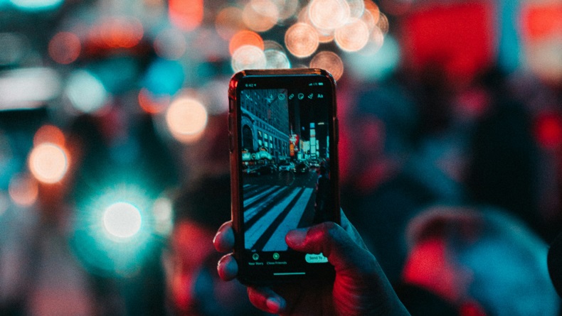 Apakah Foto-foto di Medsos Jadi Milik Publik dan Bagaimana ...