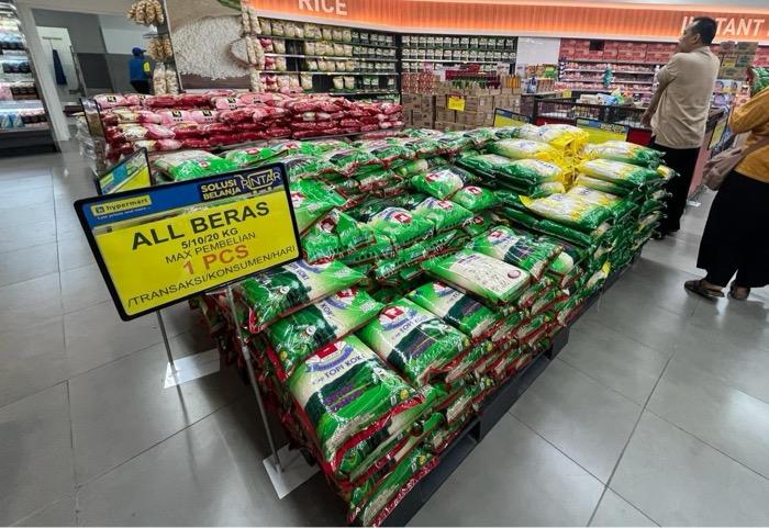 Beras Bulog Rp54.500 Banjiri Ritel, Ini Penampakannya
