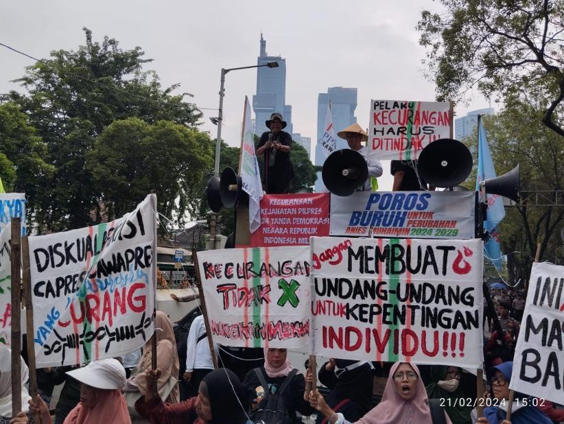 Tolak Pemilu 2024 Curang Massa Unjuk Rasa Di Kpu