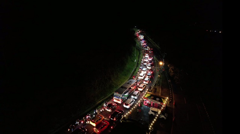 Jalur Gentong Arah Bandung Macet, Lalin Dialihkan ke Singaparna