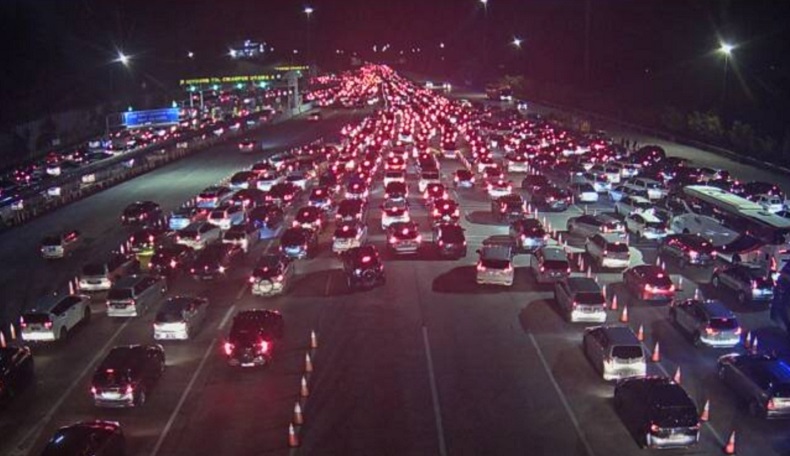 Kemacetan di Tol Jakarta-Cikampek hingga 8 Km, Jasa Marga Tambah Jalur Contraflow