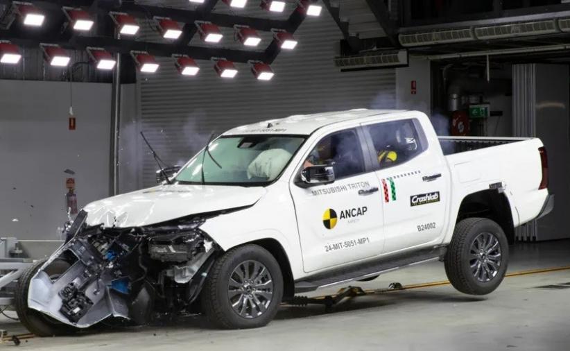 Diuji Tabrak, Mobil Pickup Double-Cabin Triton Rebut Bintang 5 ANCAP