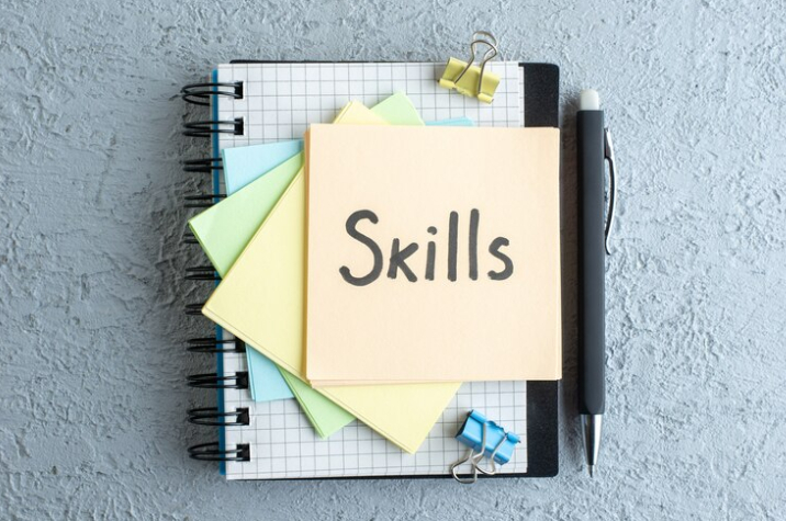 Perbedaan Soft Skill dan Hard Skill yang Perlu Kamu Ketahui Perbedaan Soft Skill dan Hard Skill yang Perlu Kamu Ketahui