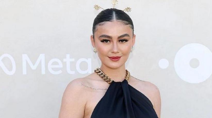Potret Agnez Mo di Acara Bergengsi Gold Gala, Tampil Cantik dengan Tusuk Konde Kembang Goyang