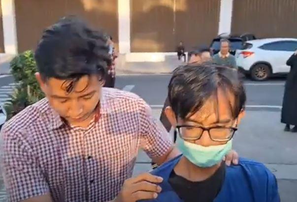 Pria Teror Perempuan Teman SMP di Surabaya Selama 10 Tahun jadi Tersangka Pria Teror Perempuan Teman SMP di Surabaya Selama 10 Tahun jadi Tersangka