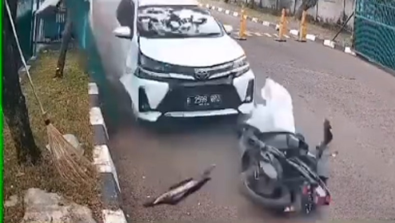 Kecelakaan Mobil Tabrak Pemotor Di Jakut Hingga Tewas Korban Sempat