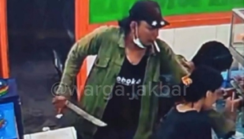 Viral Pria Bawa Golok Rampas HP Wanita di Warteg Jakbar, Polisi Selidiki