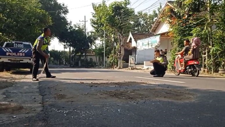 Kecelakaan Di Madiun 2 Remaja Jatuh Dari Motor Langsung Tewas