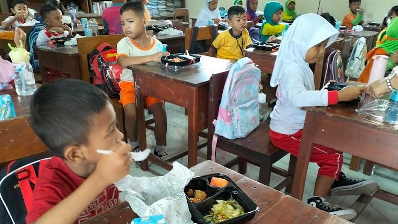 Makan Bergizi Gratis Mulai Disimulasikan di Solo, Guru dan Siswa Antusias Makan Bergizi Gratis Mulai Disimulasikan di Solo, Guru dan Siswa Antusias