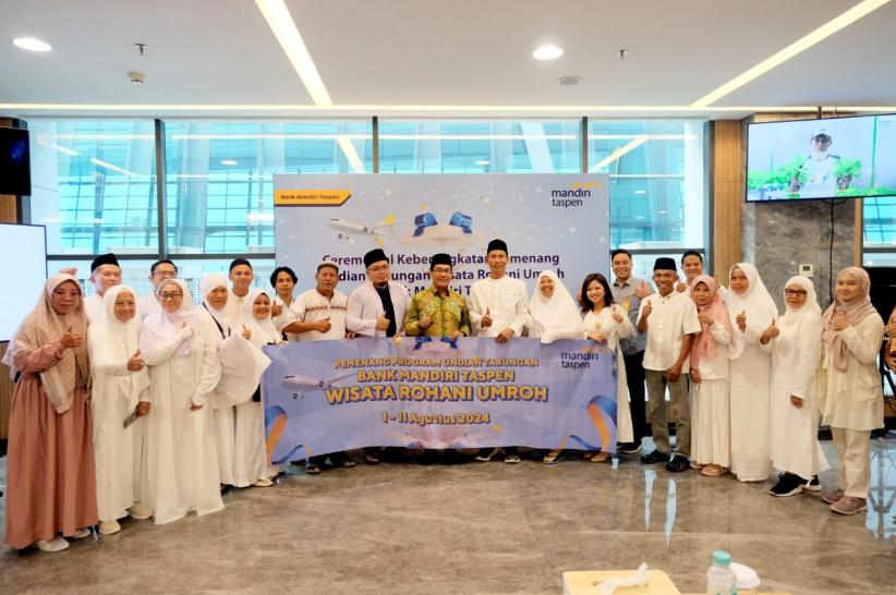 Alhamdulillah, 8 Pasangan Nasabah Dapat Undian Umrah ke Tanah Suci Alhamdulillah, 8 Pasangan Nasabah Dapat Undian Umrah ke Tanah Suci