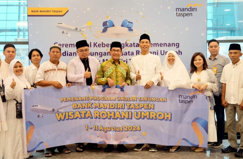 Alhamdulillah, 8 Pasangan Nasabah Dapat Undian Umrah ke Tanah Suci Alhamdulillah, 8 Pasangan Nasabah Dapat Undian Umrah ke Tanah Suci