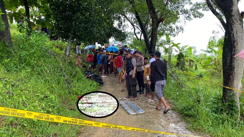 Terungkap! Ini Identitas Pria Bersarung Tewas Dibunuh di Pinggir Jalan ... Terungkap! Ini Identitas Pria Bersarung Tewas Dibunuh di Pinggir Jalan ...