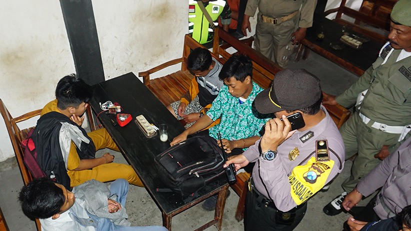 Terjaring Razia saat Bolos Sekolah, Pelajar di Tulungagung Dihukum Push Up